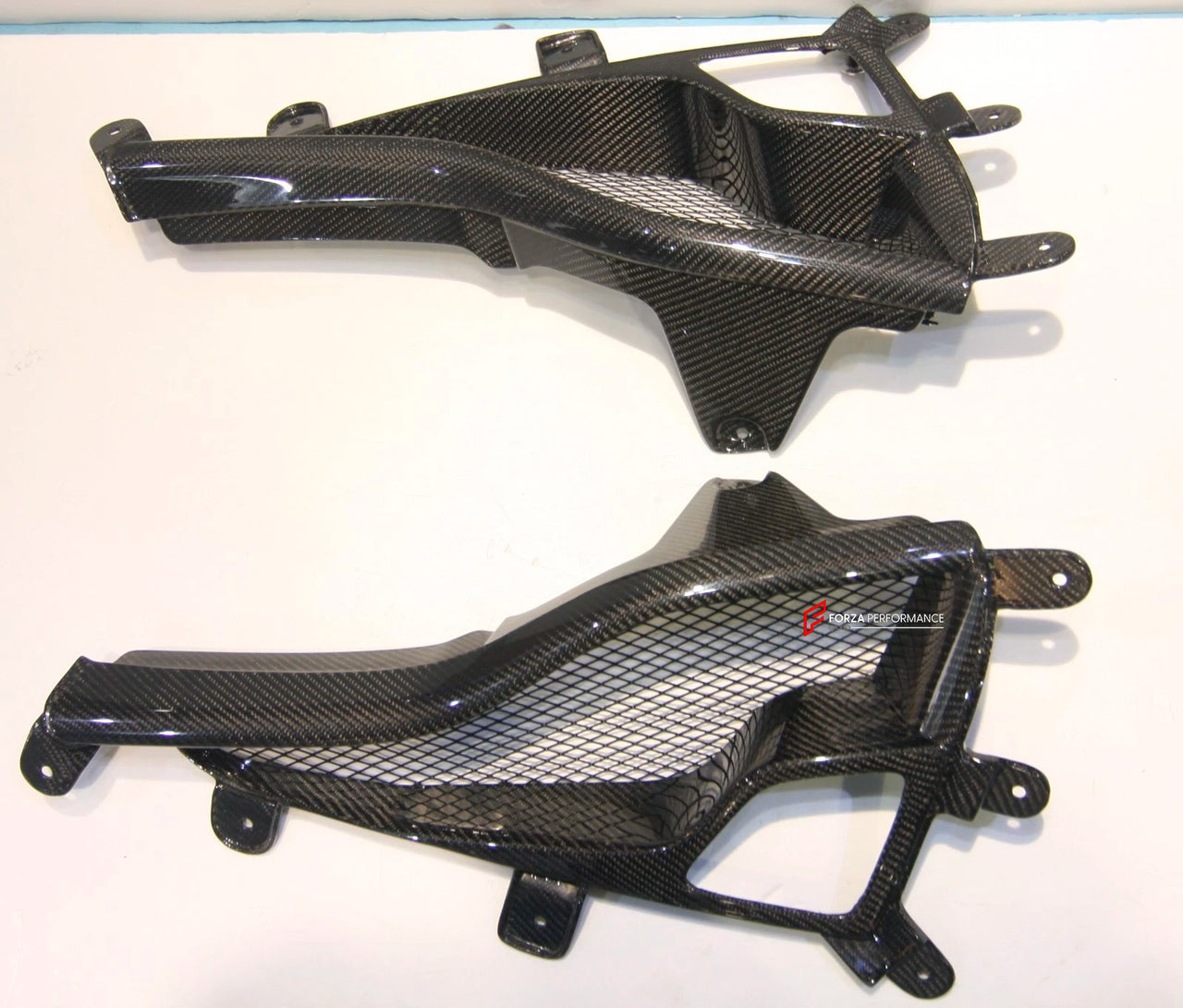 CARBON REAR FOG LIGHT SURROUND COVER for FERRARI 458 ITALIA 2009 - 201