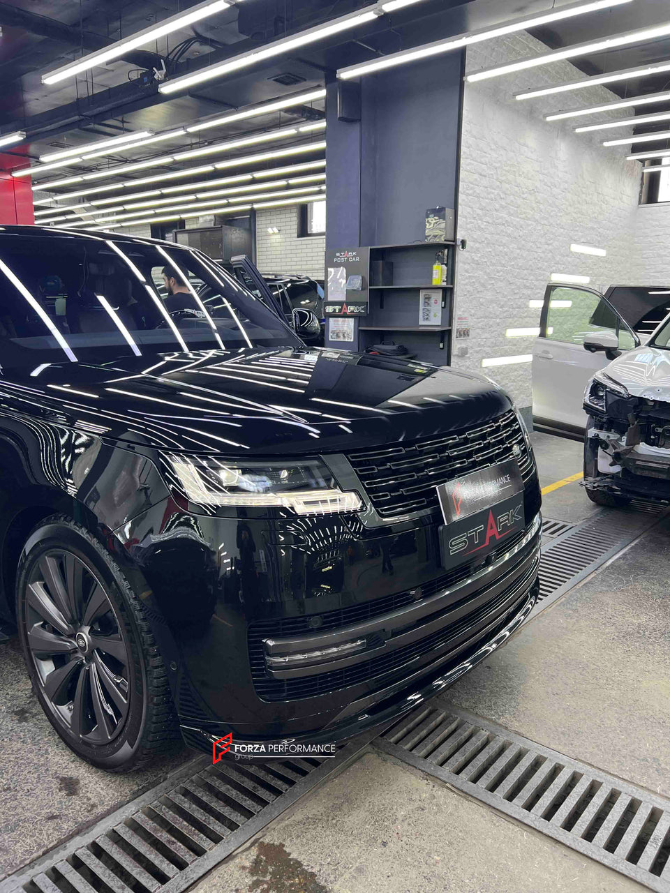 AUTHENTIC PARADIGM RONIN DESIGN CARBON BODY KIT FOR LAND ROVER RANGE R