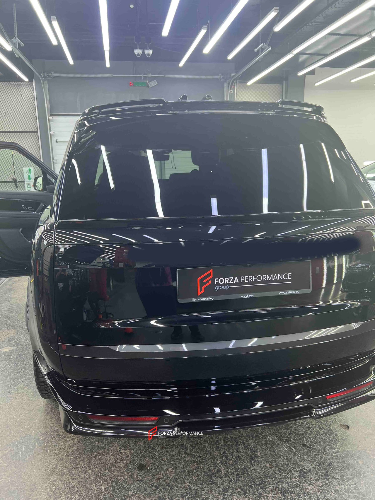 AUTHENTIC PARADIGM RONIN DESIGN CARBON BODY KIT FOR LAND ROVER RANGE R