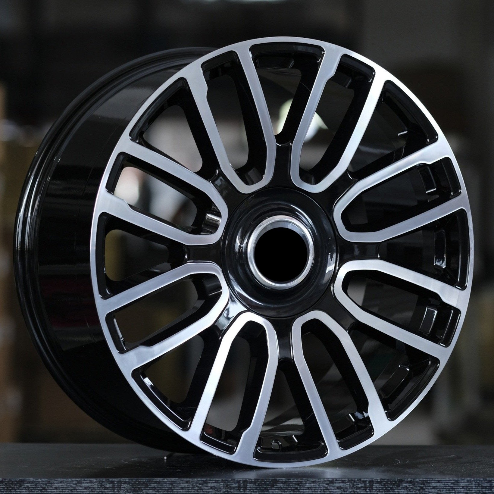 OEM Rolls-Royce wheels Cullinan, Ghost, Dawn, Wraith, Phantom RR04